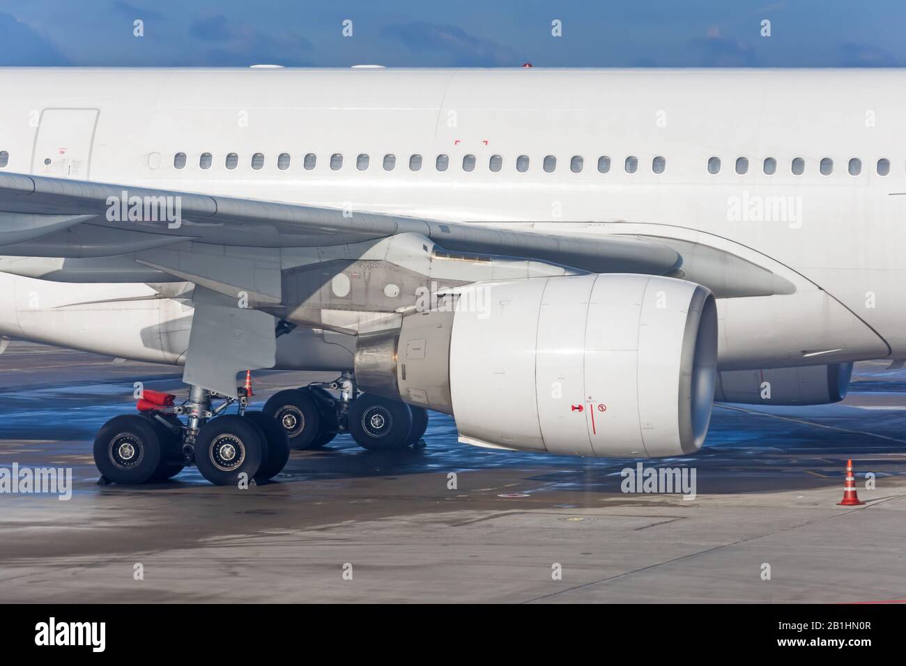 Side view of an airplane engine chassis and fuselage Stock Photo - Alamy