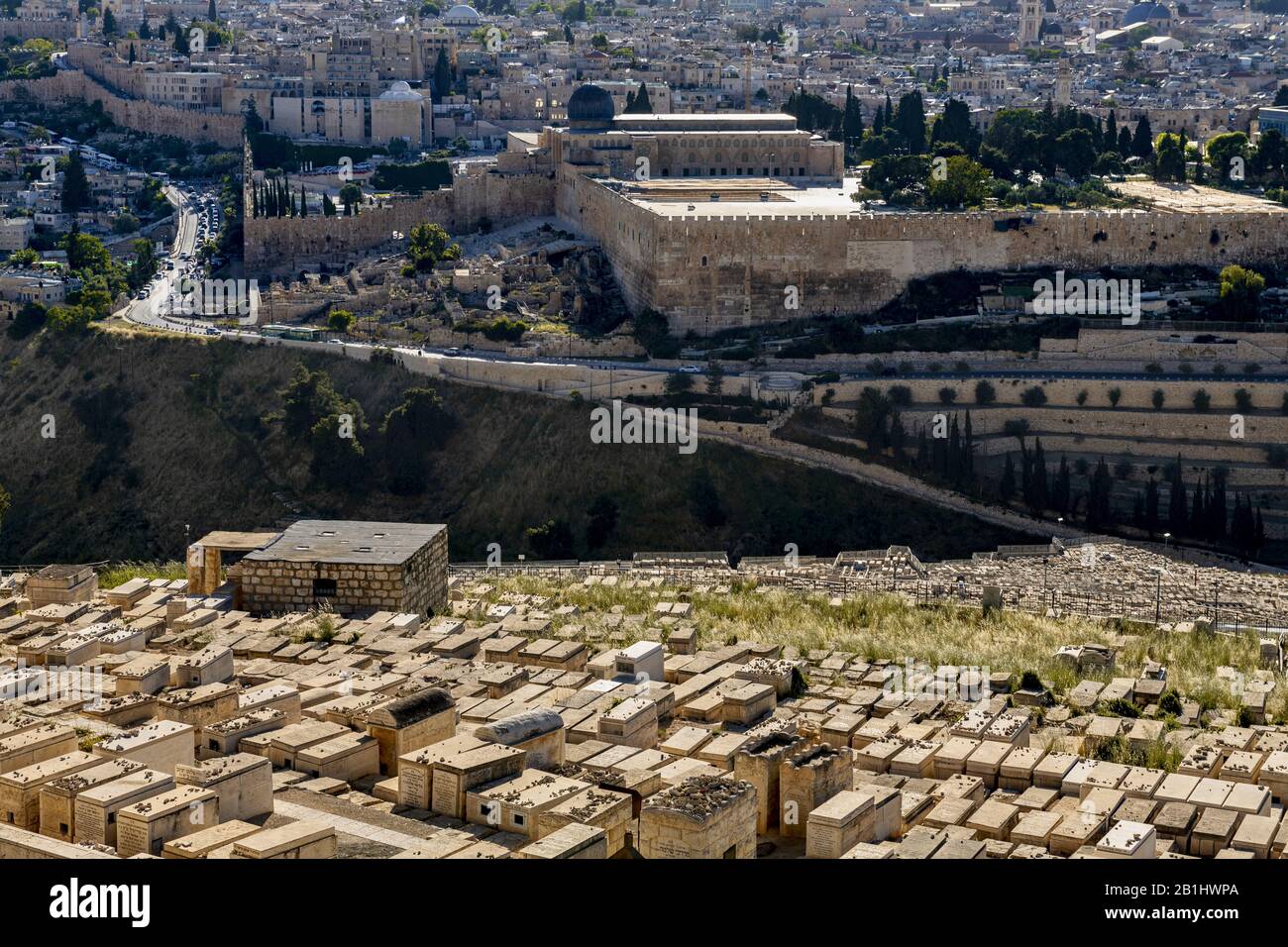 Jewish cemetery and Temple Mount in Jerusalem Stock Photo - Alamy