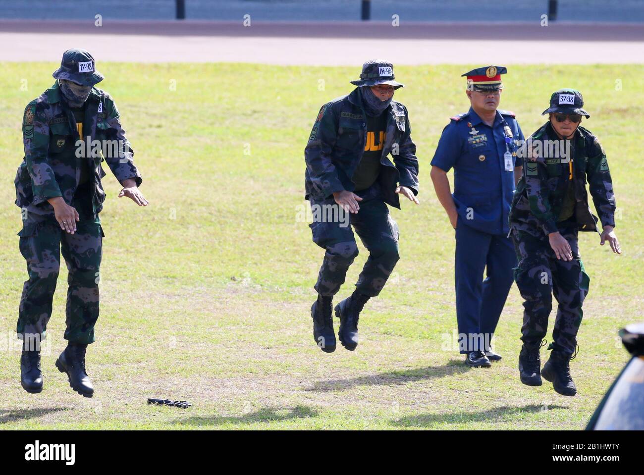 Philippine national police pnp officers hi-res stock photography and ...