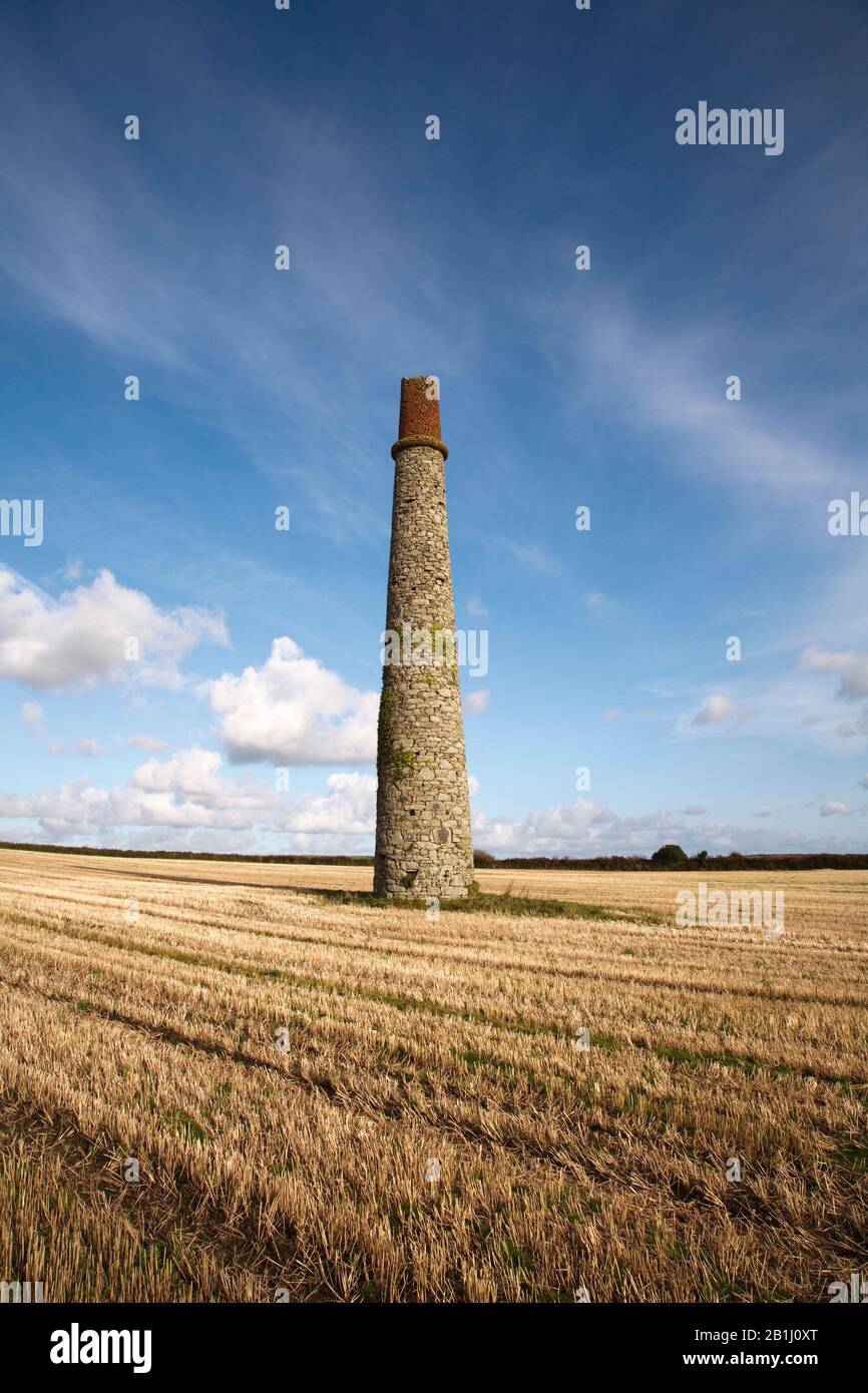 Old tin mine in cornish countryside hi-res stock photography and images ...