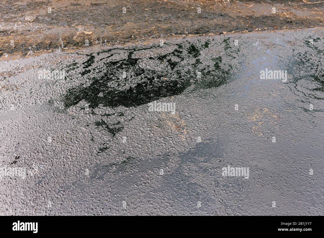 Spilled oil on water hi-res stock photography and images - Alamy