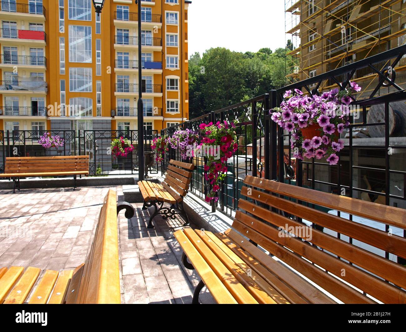 Quiet town square benches flowers hi-res stock photography and images ...