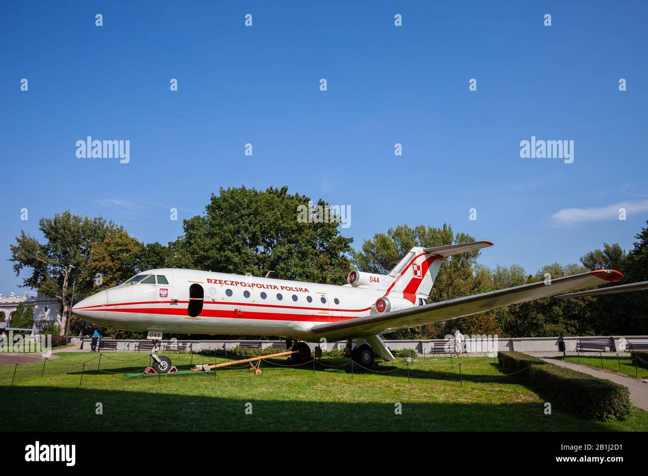 Yakovlev Yak-40 (Polish: Jak-40 Jakowlew) Russian three-engined jet ...