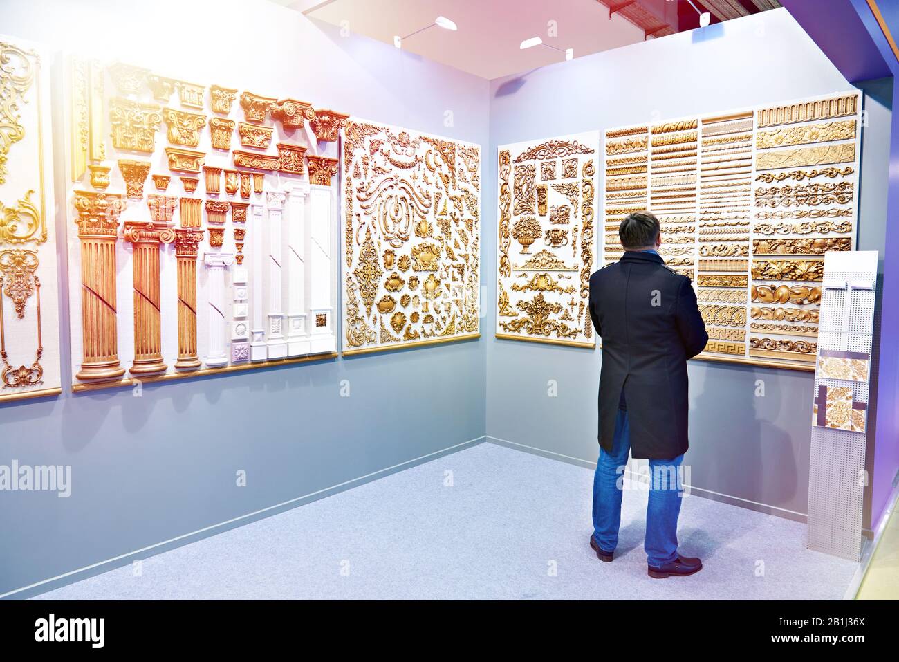 Wooden carved man hi-res stock photography and images - Alamy