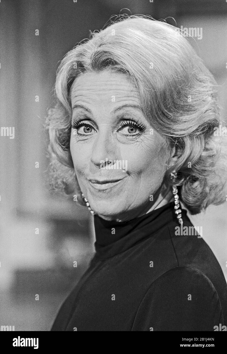 Danielle Darrieux, französische Theater- und Filmschauspielerin ...