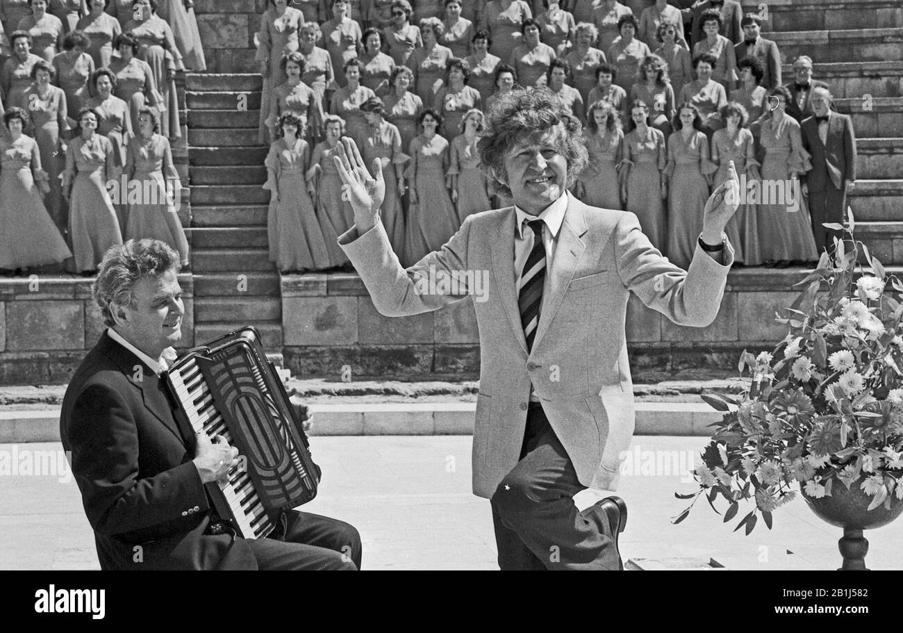 Gotthilf Fischer, Leiter der Fscher-Chöre, bei einer Chorreise in ...