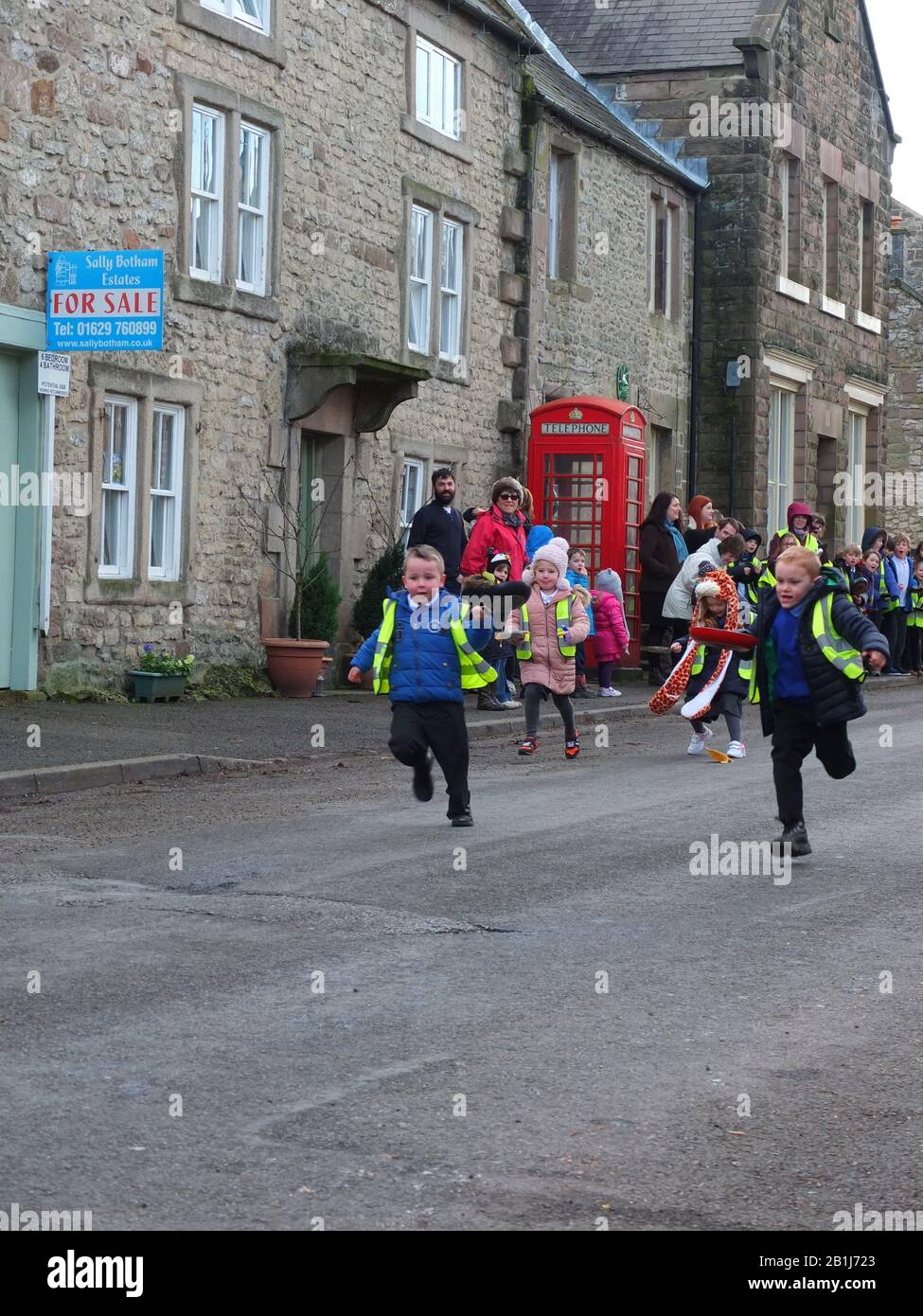 Girl racing boys hi-res stock photography and images - Alamy