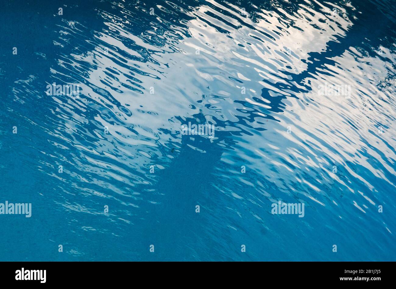 Empty eerie swimming pool hi-res stock photography and images - Alamy