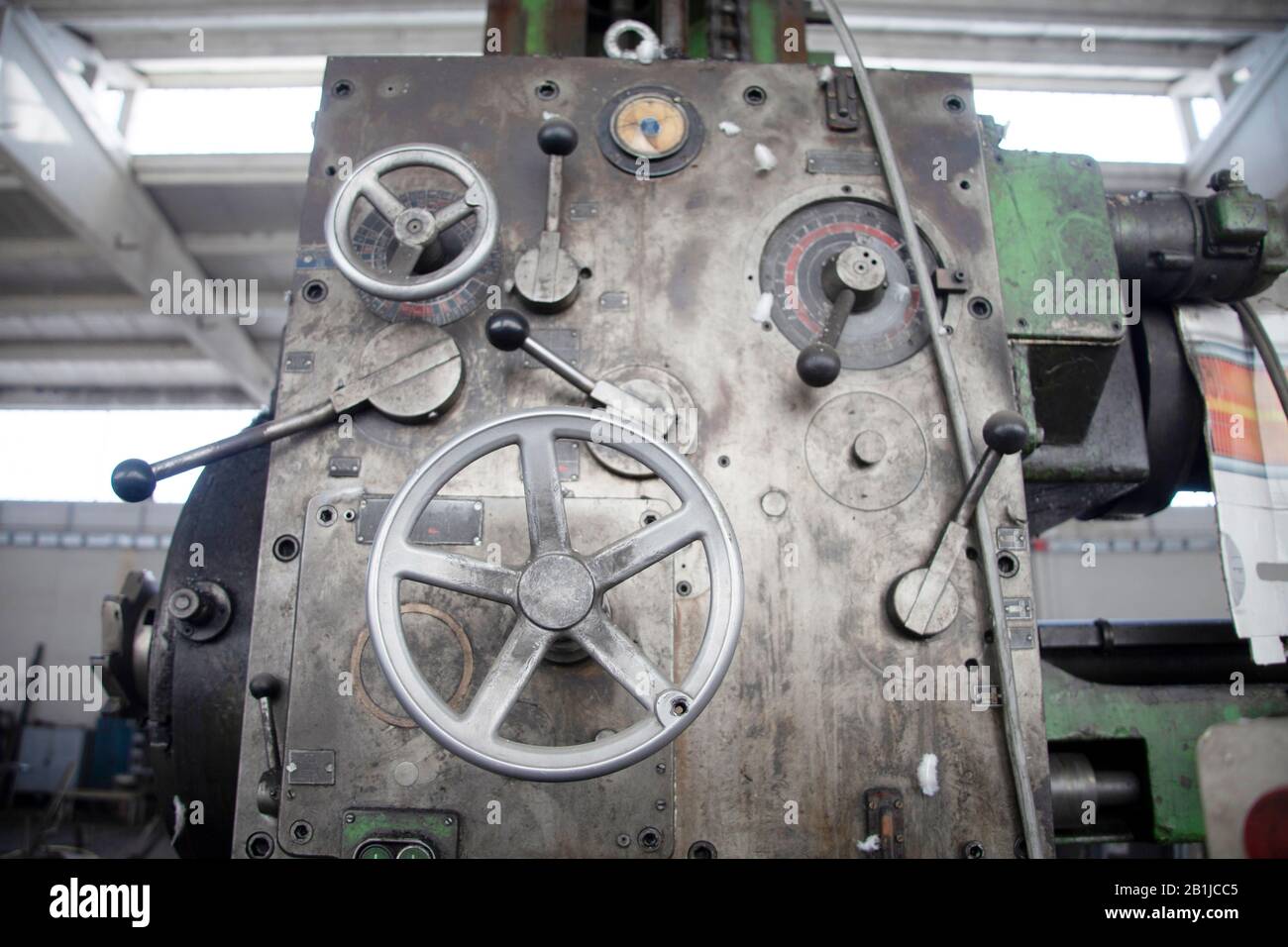Mechanical industry old machinery lathe. Old technology Stock Photo - Alamy