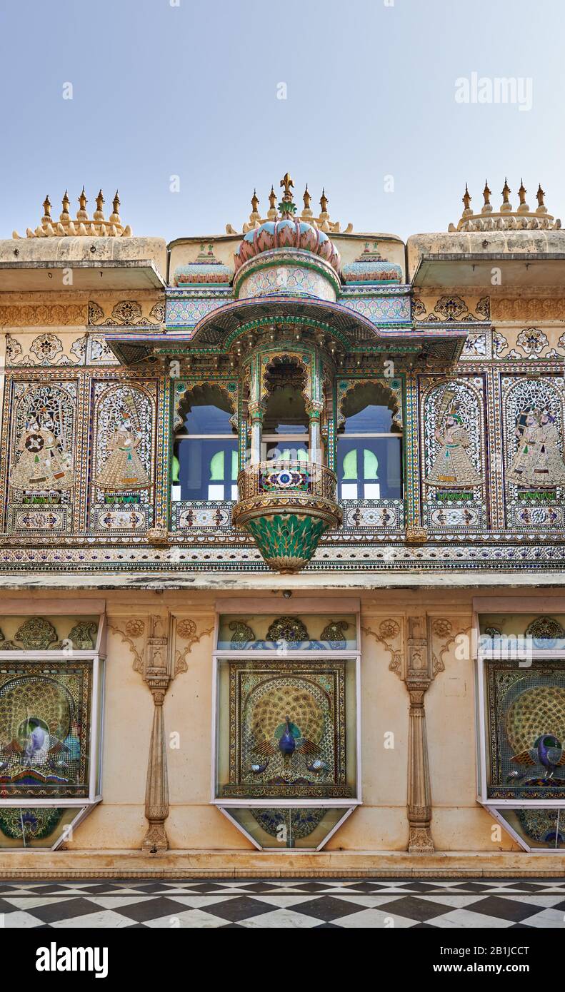 Glass window palace hi-res stock photography and images - Alamy