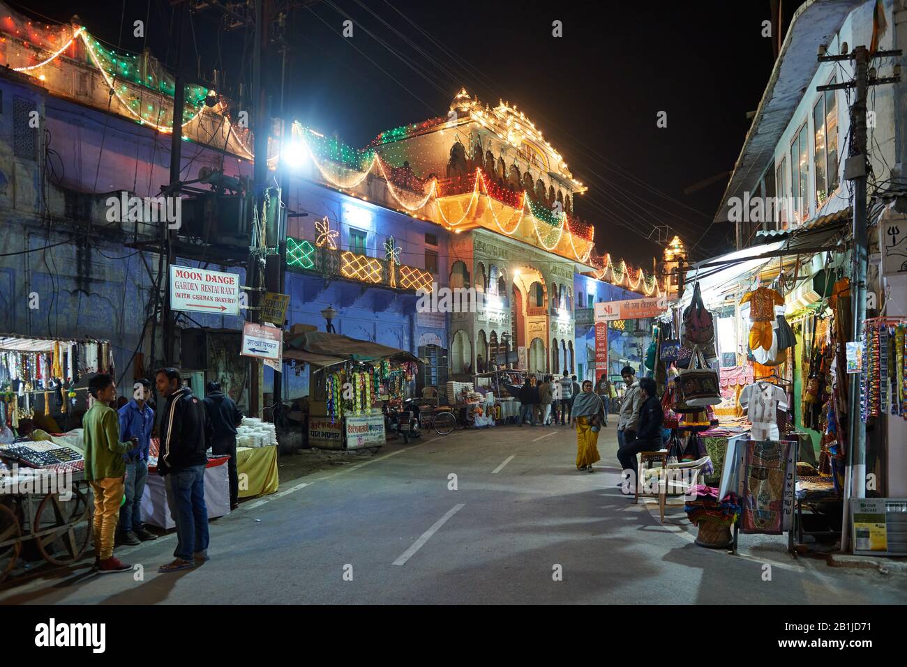India streets night hi-res stock photography and images - Alamy