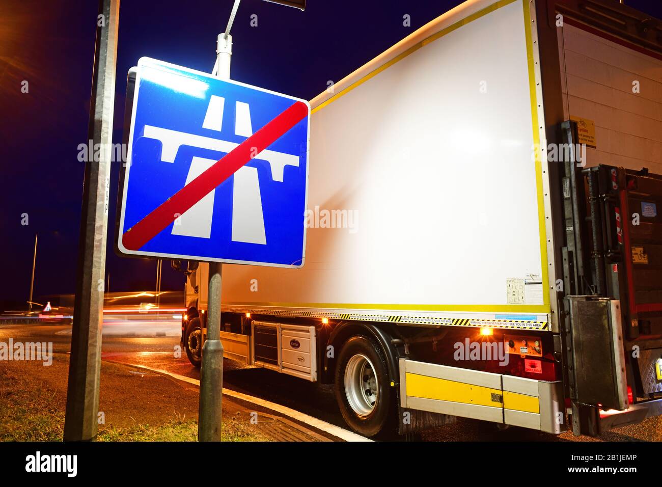 End motorway sign hi-res stock photography and images - Alamy