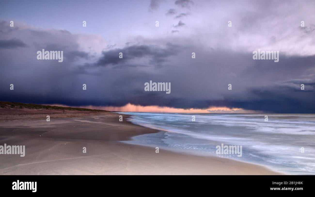 Rain shower above the sea hi-res stock photography and images - Alamy