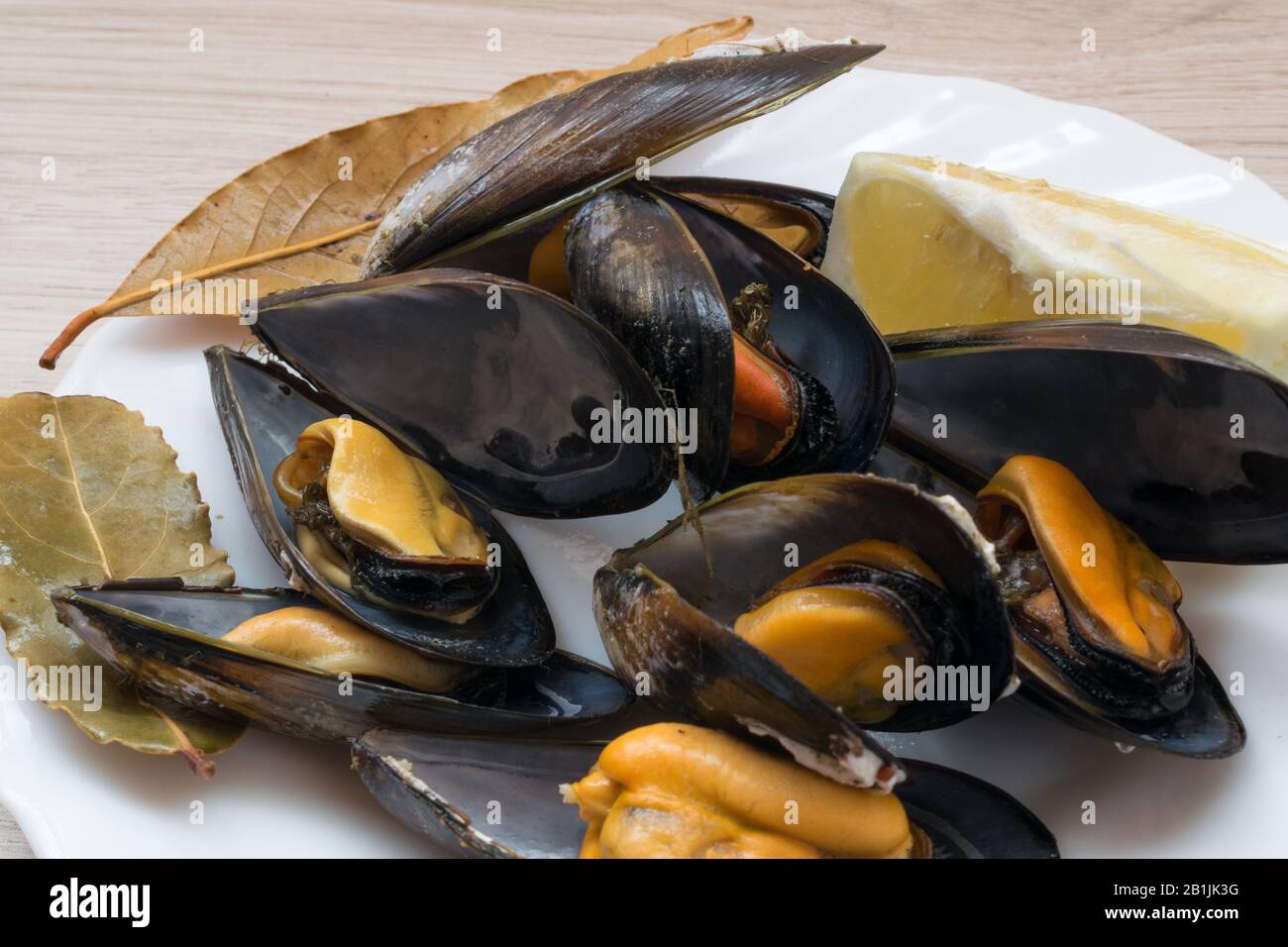 Eating mussels restaurant hi-res stock photography and images - Alamy