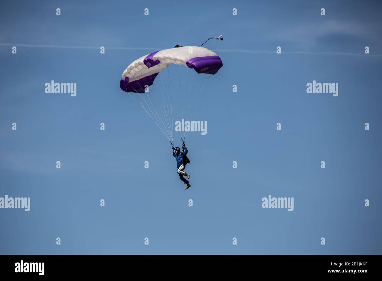 Paraglider strings hi-res stock photography and images - Alamy
