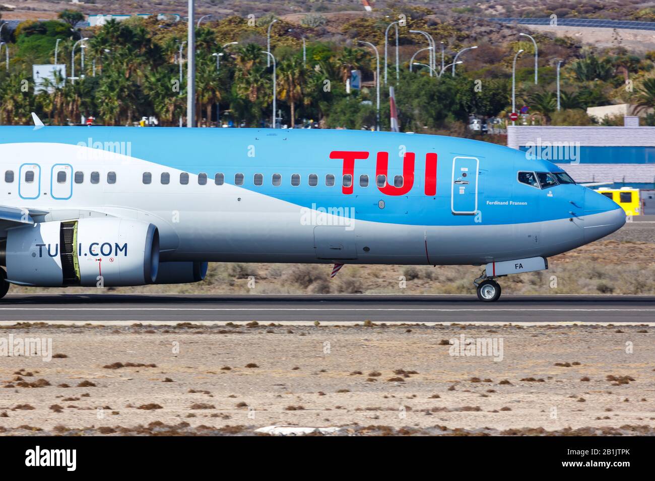 Boeing 737 800 tui hi-res stock photography and images - Alamy