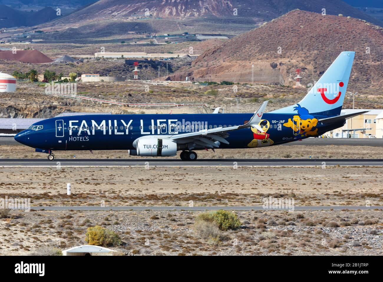 Tui livery hi-res stock photography and images - Alamy