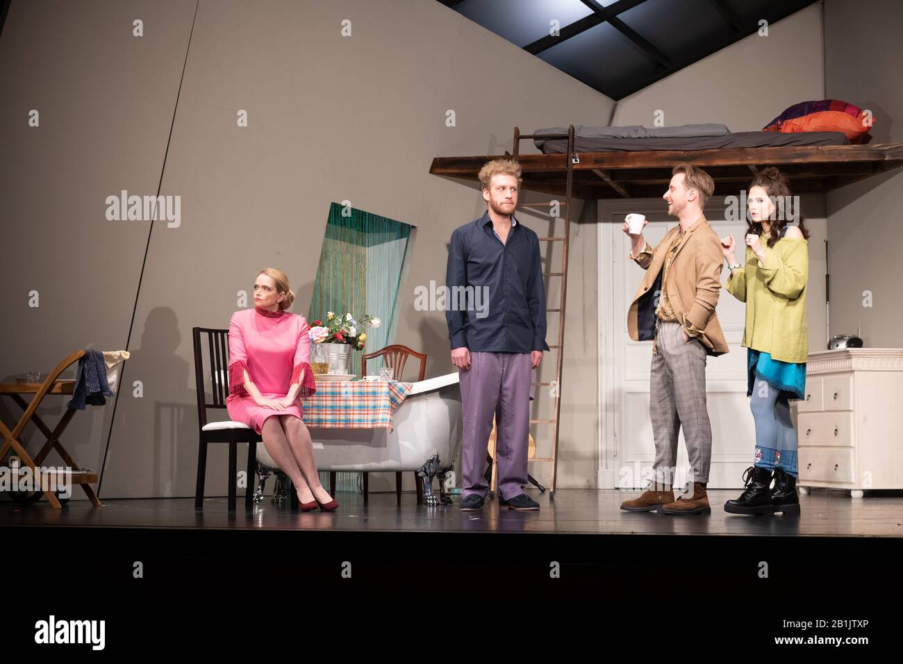 Julia Biedermann (als Mrs. Baker), Johannes Hallervorden (als Don Baker ...