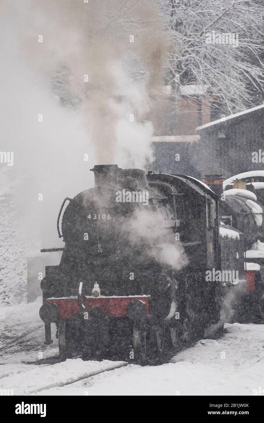 English steam trains in the snow hi-res stock photography and images ...
