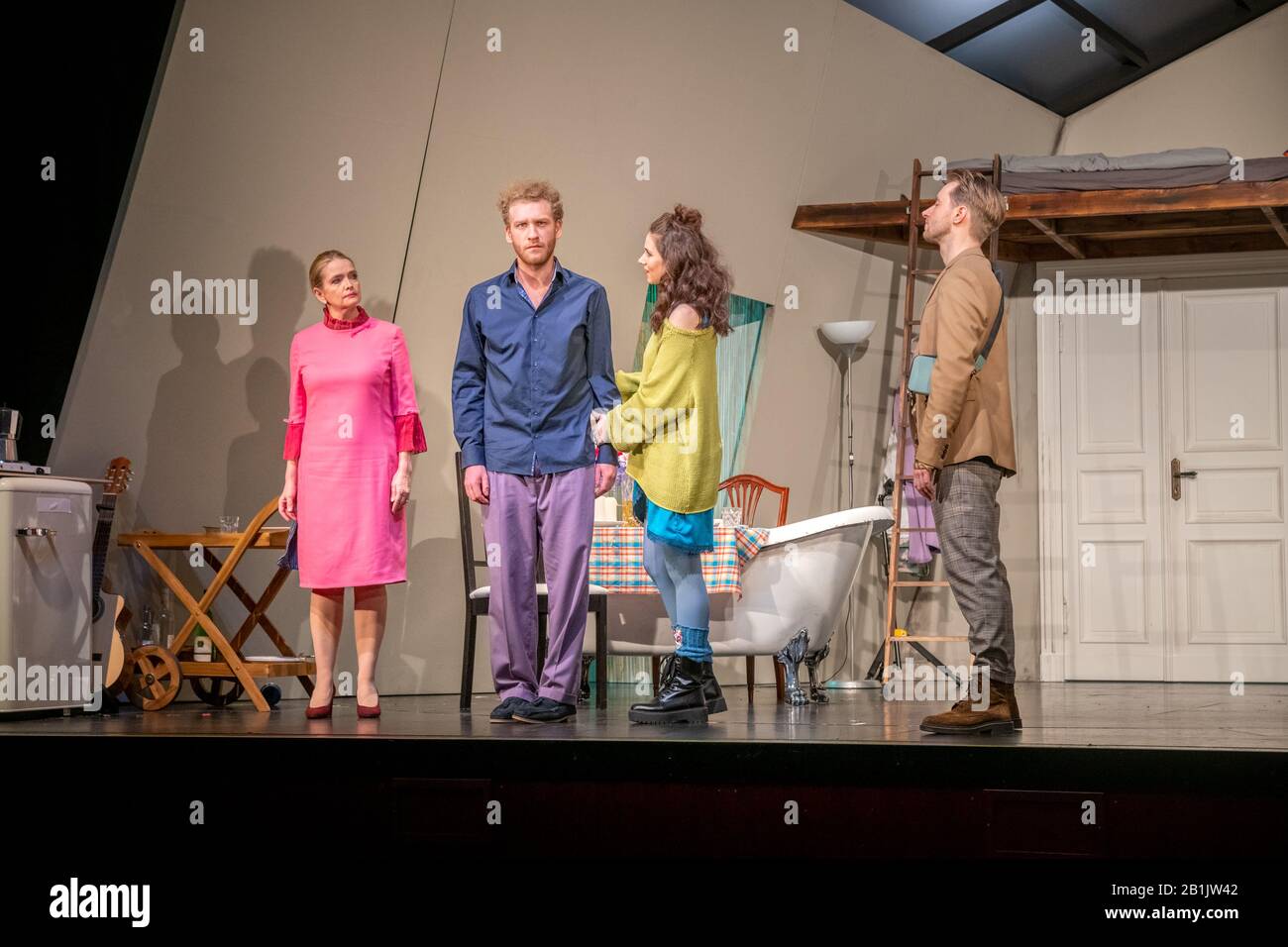 Julia Biedermann (als Mrs. Baker), Johannes Hallervorden (als Don Baker ...