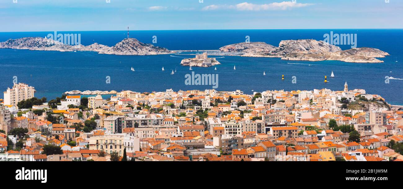 Panoramic aerial view of Marseilles skyline, islands and harbor ...