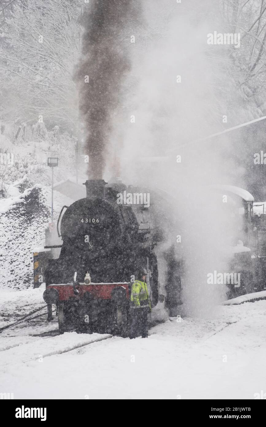 English steam trains in the snow hi-res stock photography and images ...