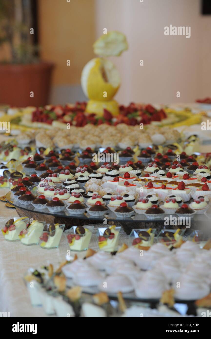buffet of typical Sicilian sweets Stock Photo - Alamy