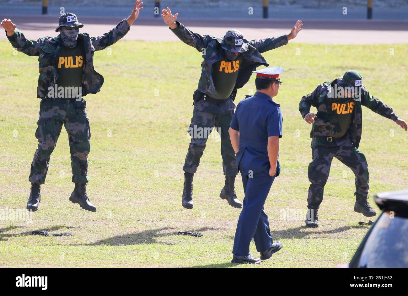 Philippine national police pnp officers hi-res stock photography and ...