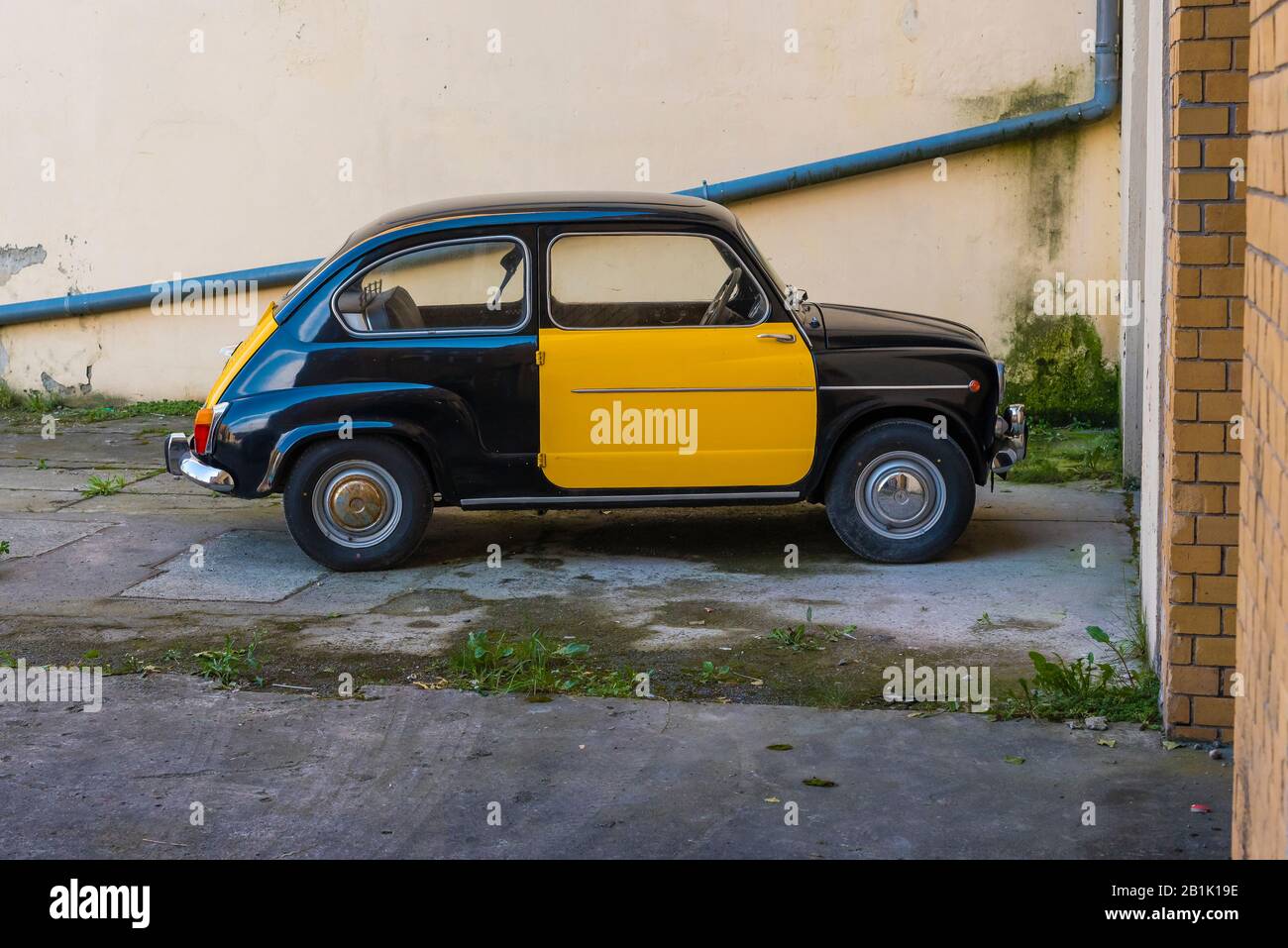 Cars parked in front of the fiat hi-res stock photography and images ...
