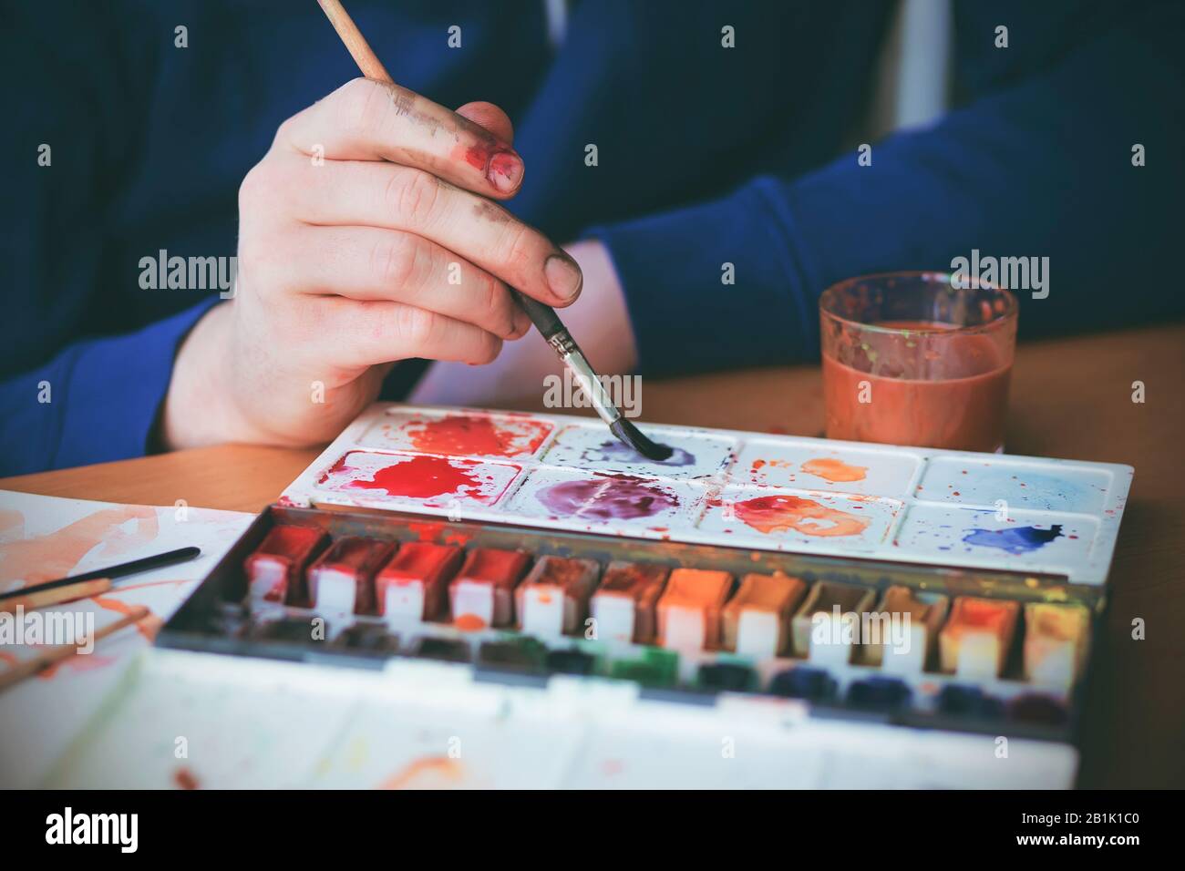 Color palette in hand hi-res stock photography and images - Alamy