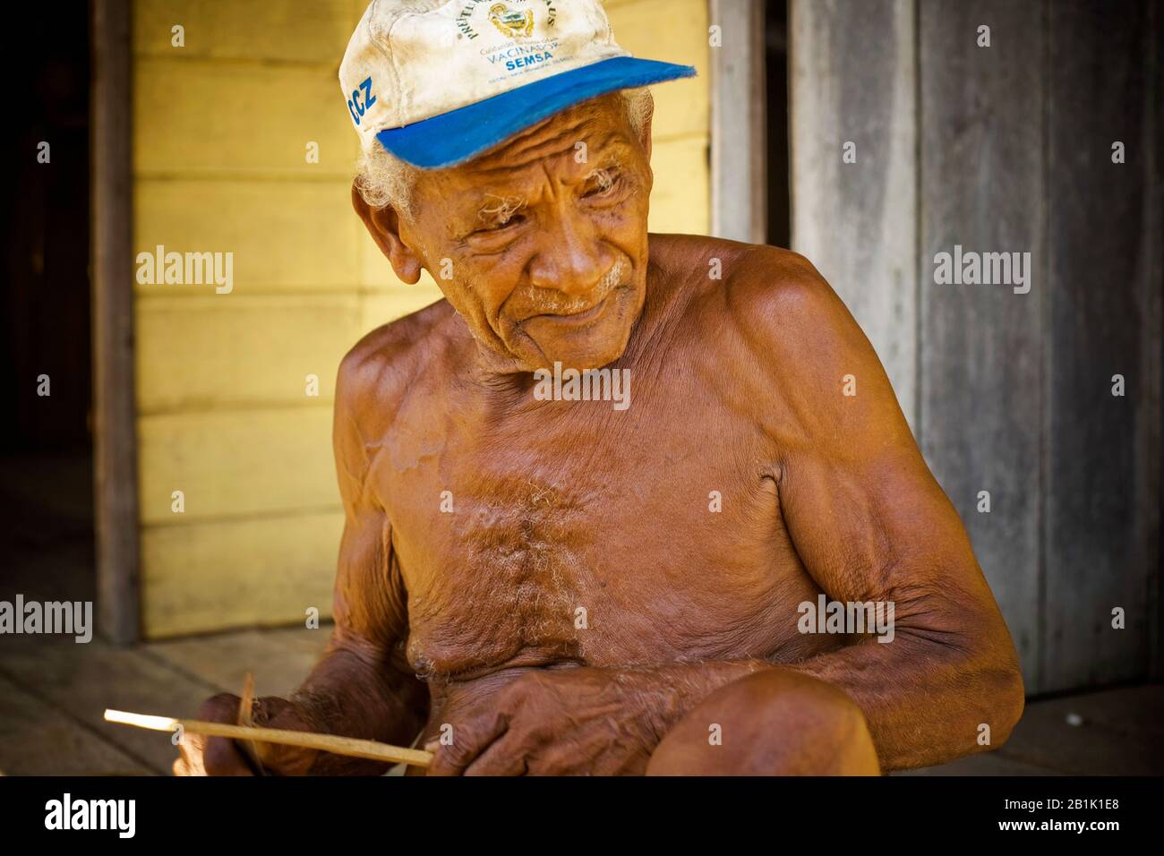 Man spits hi-res stock photography and images - Alamy