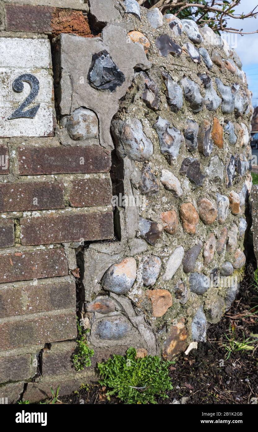 Settlement wall crack hi-res stock photography and images - Alamy