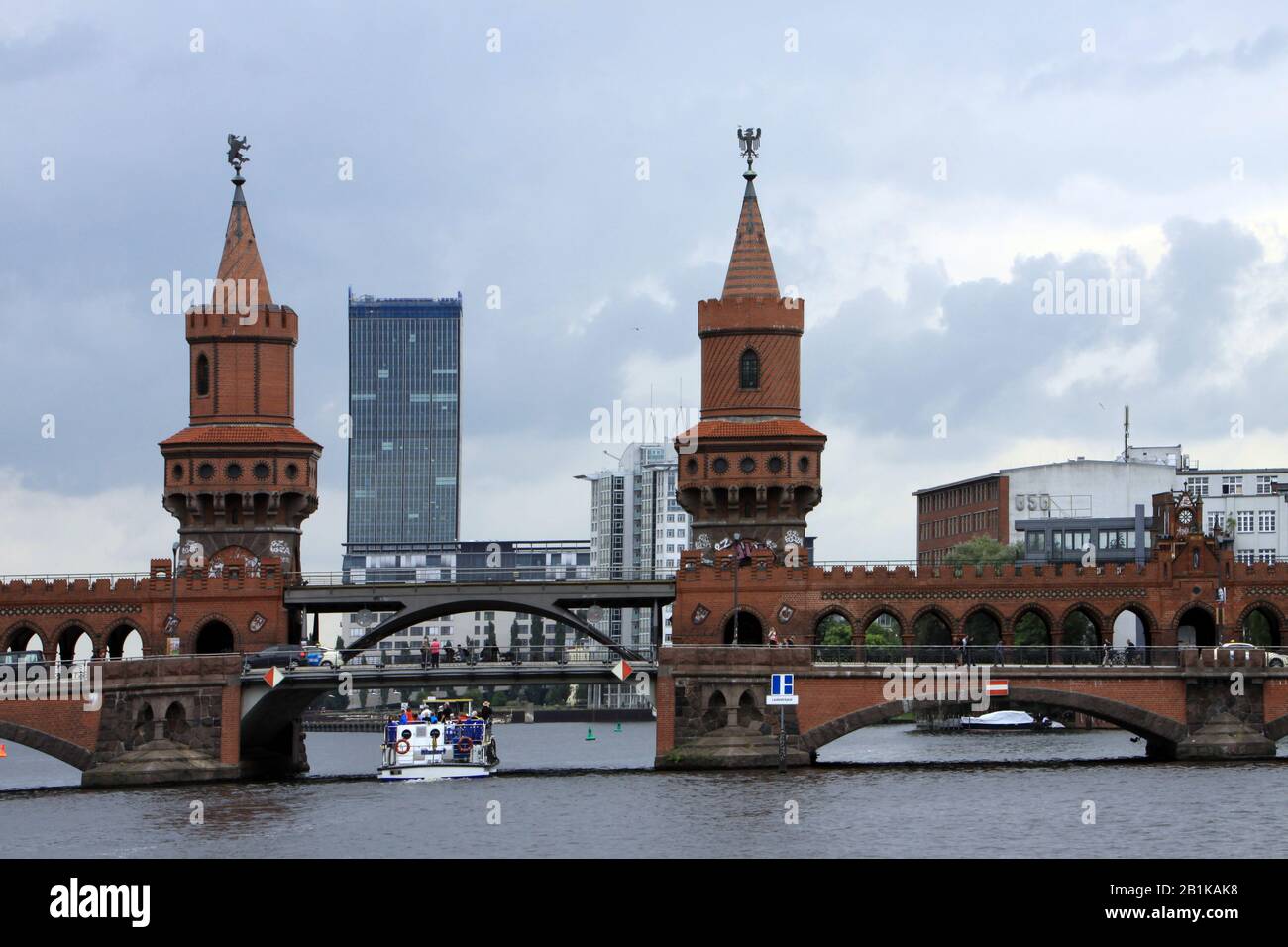 Two storey bridge hi-res stock photography and images - Alamy