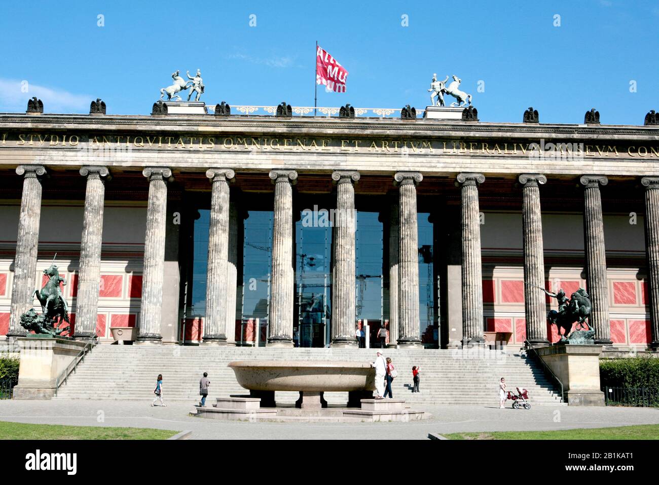 Altes museum lustgarten hi-res stock photography and images - Alamy