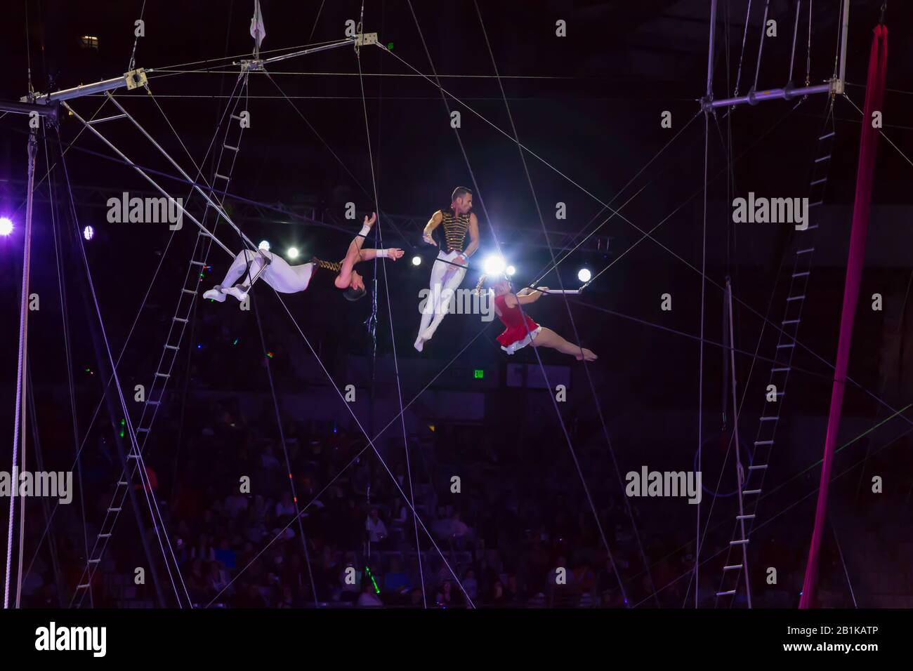 Performing circus artists hi-res stock photography and images - Alamy