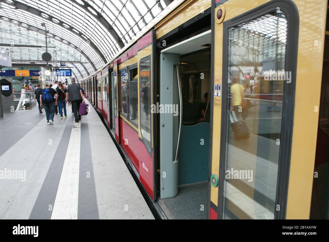 Berliner bahn s bahn hi-res stock photography and images - Alamy