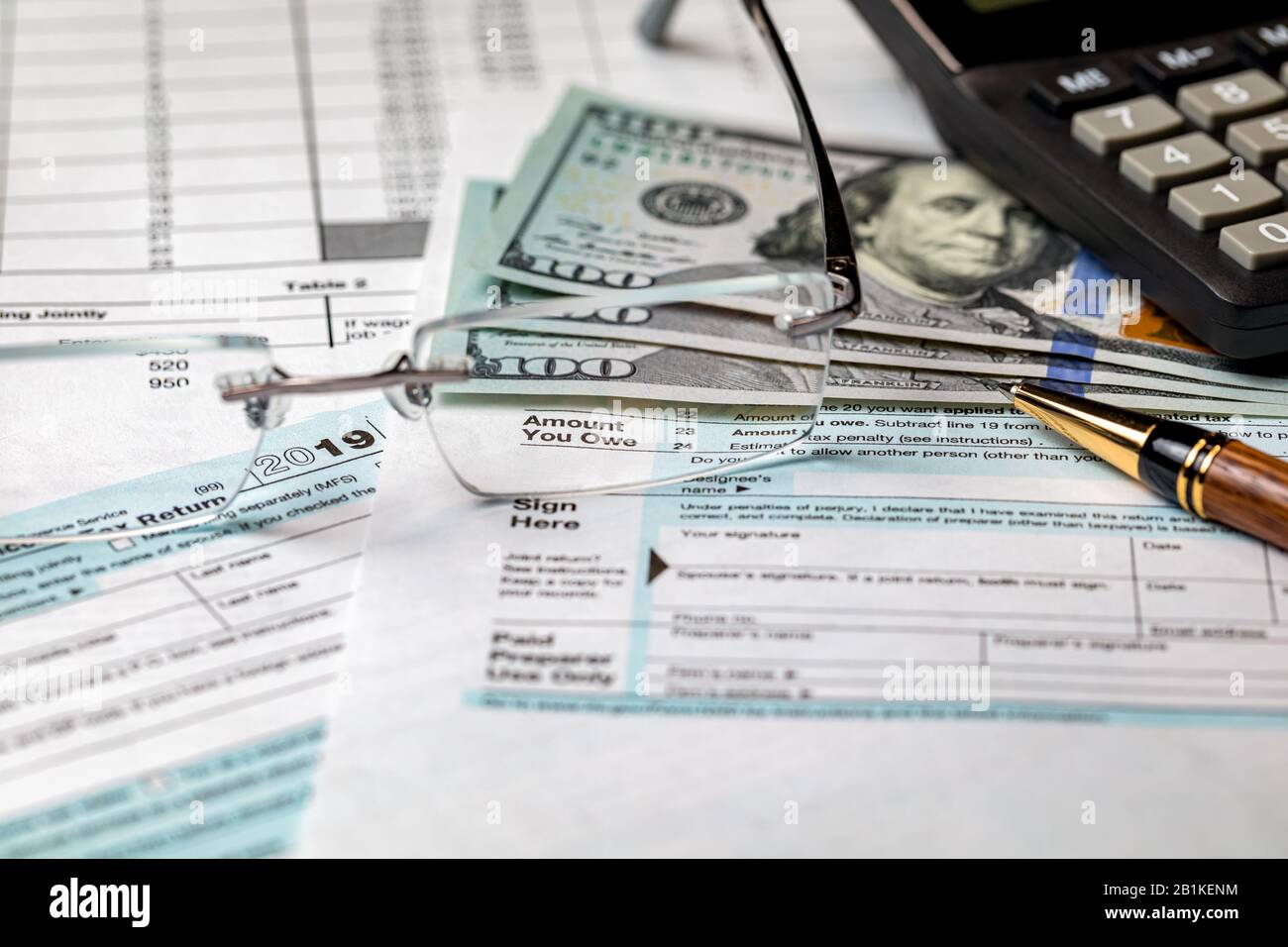 1040 income tax form hi-res stock photography and images - Alamy