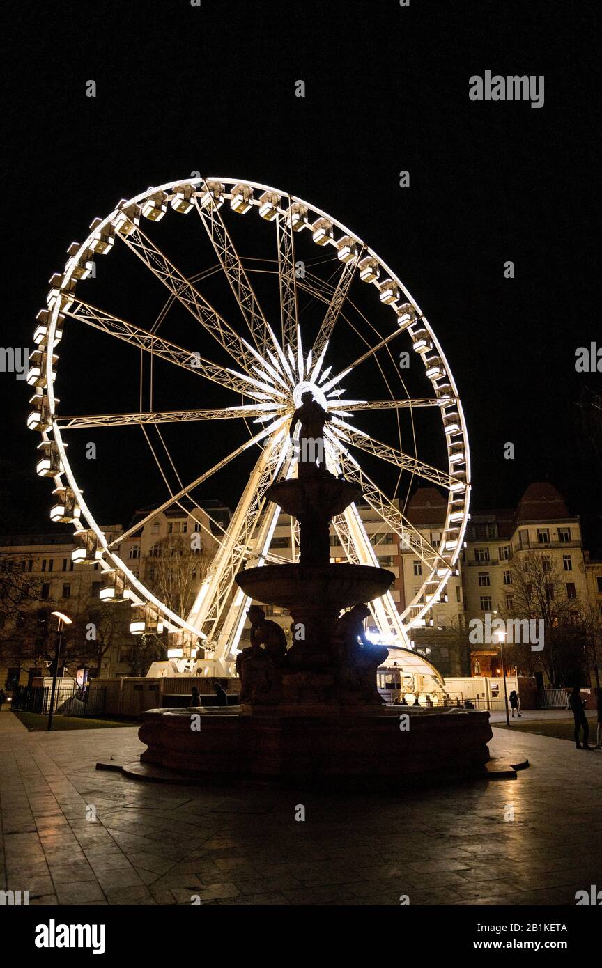 Budapest Eye ferris wheel at night with Danube fountain figure Stock ...