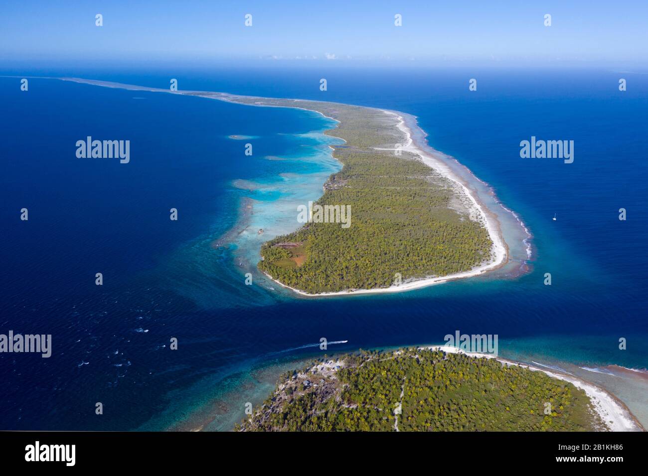 Almonu Pass of Apataki Atoll, Tuamotu Archipel, French Polynesia Stock ...
