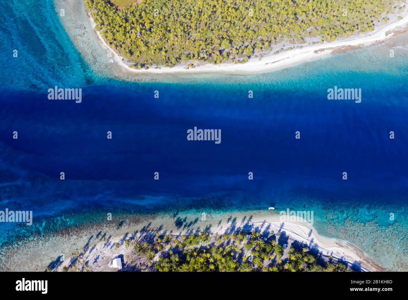 Almonu Pass of Apataki Atoll, Tuamotu Archipel, French Polynesia Stock ...