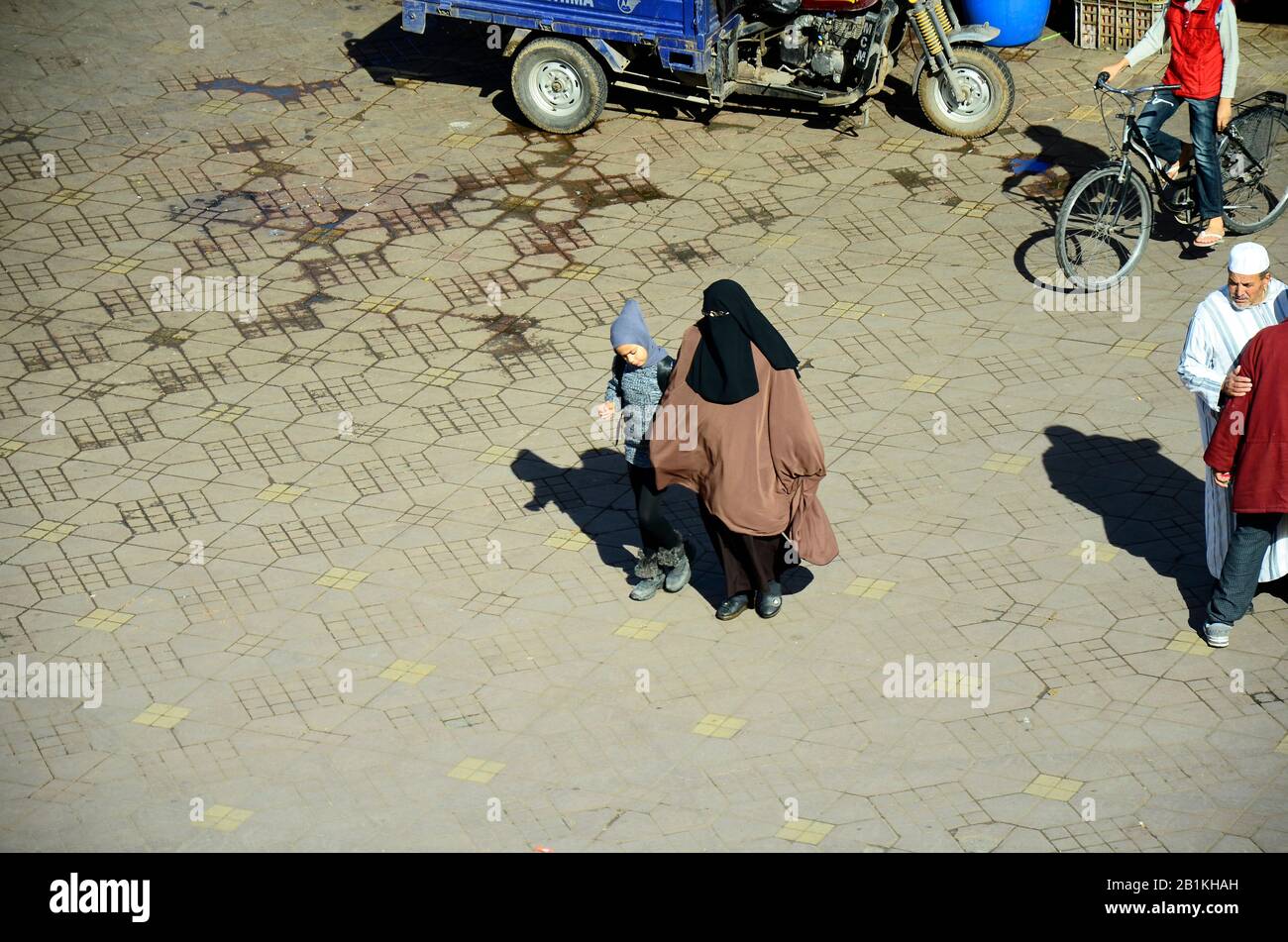 Veiled woman hi-res stock photography and images - Alamy