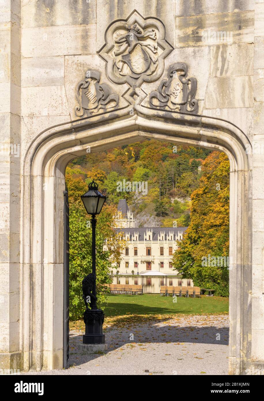 Entrance gate to the castle hi-res stock photography and images - Alamy