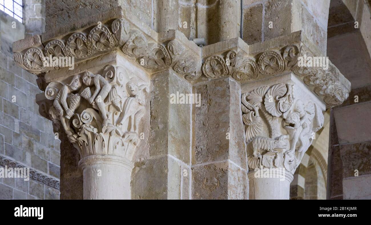 Romanesque column capitals hi-res stock photography and images - Alamy