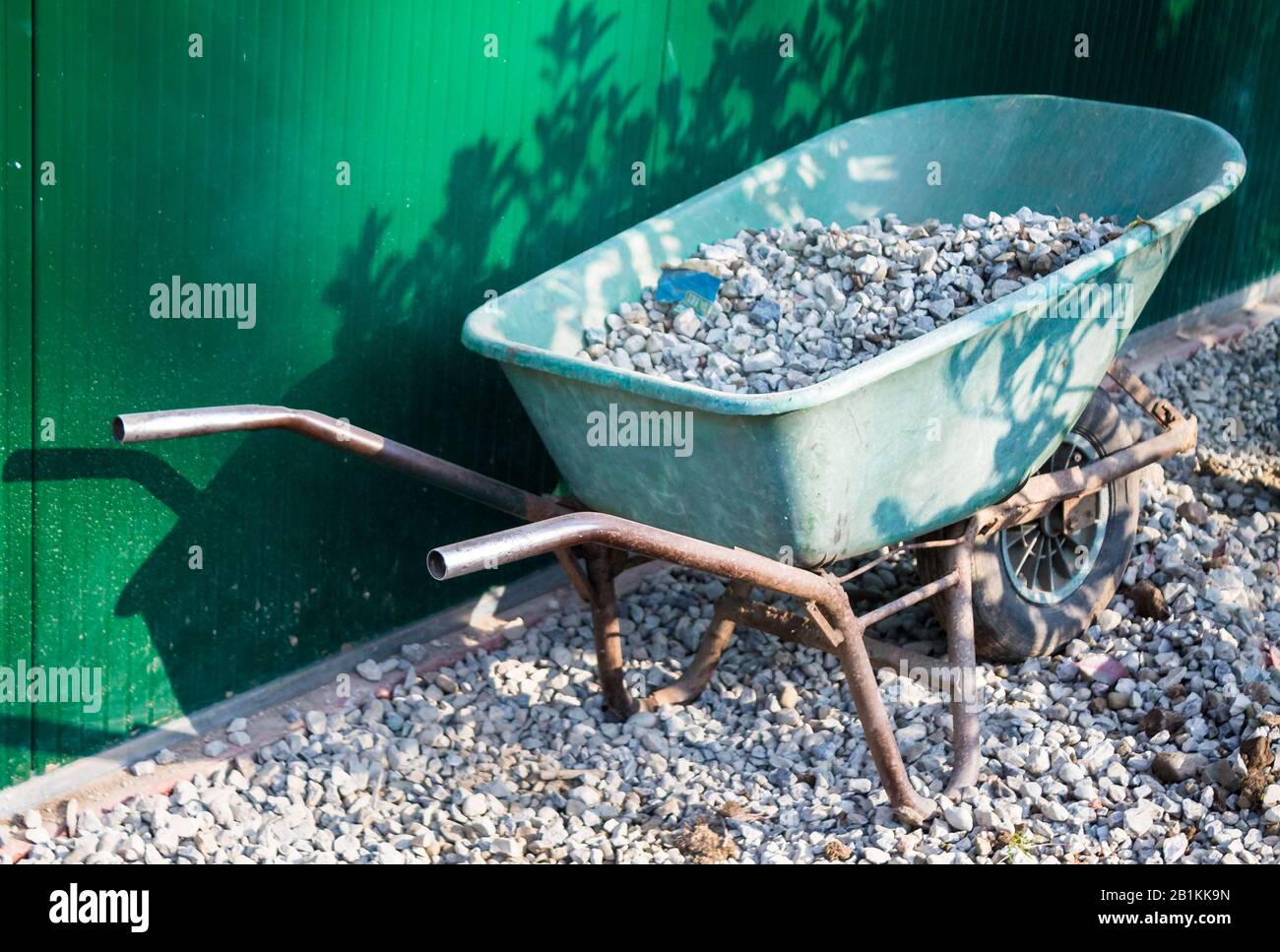 wheelbarrow full of stones and rubble Stock Photo - Alamy