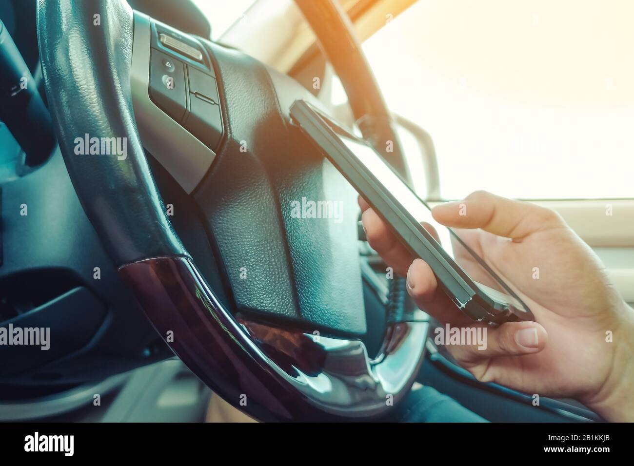 Phone send text messages typing hi-res stock photography and images - Alamy