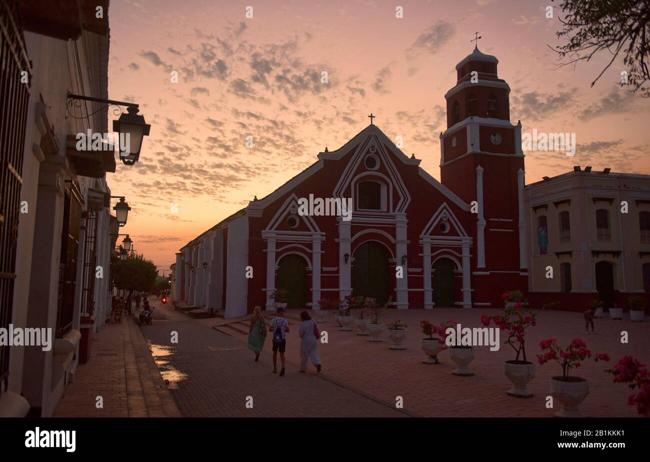 Iglesia de San Francisco at sunset in colonial Santa Cruz de Mompox ...