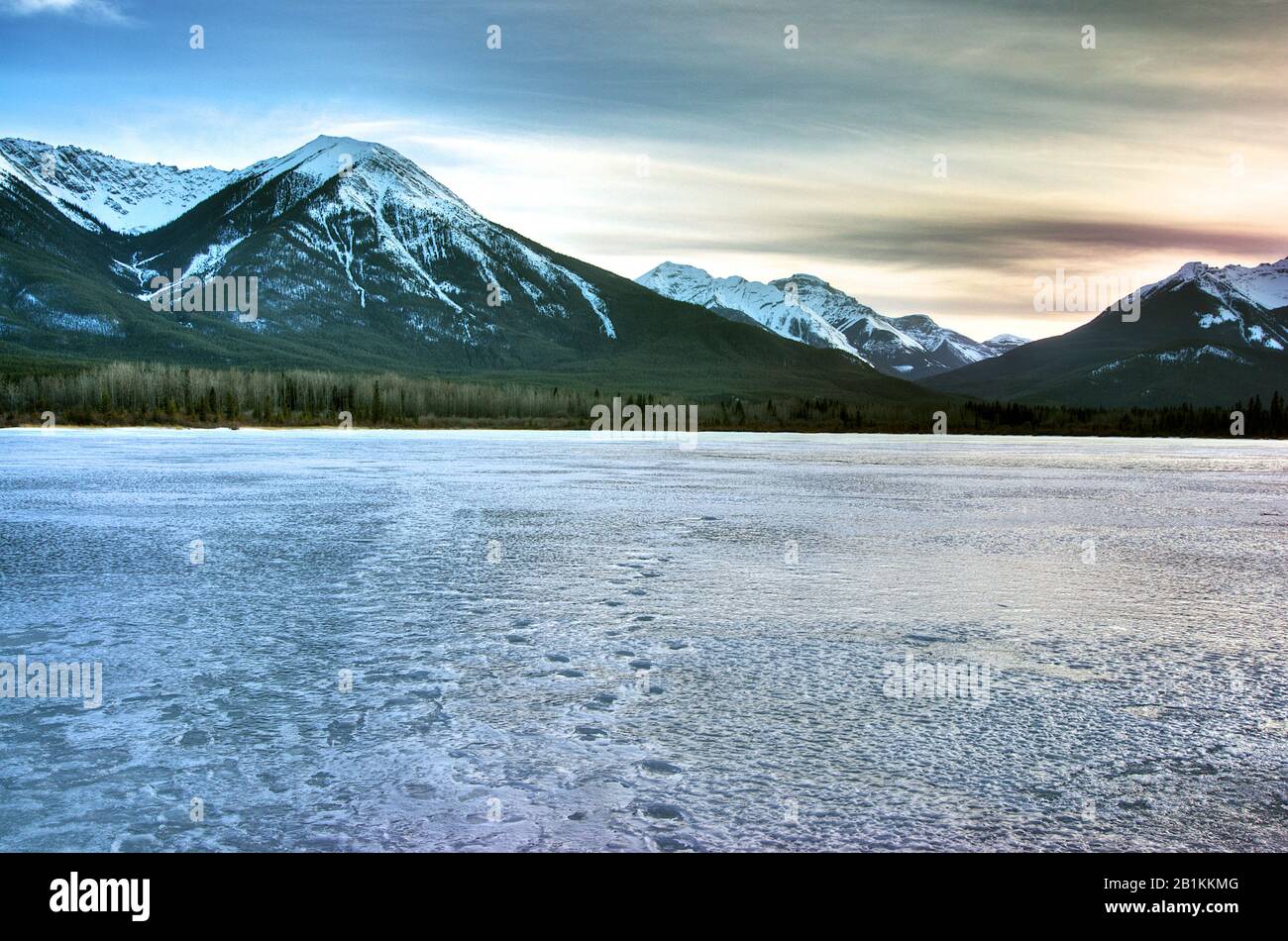 Vermillion lake panorama hi-res stock photography and images - Alamy