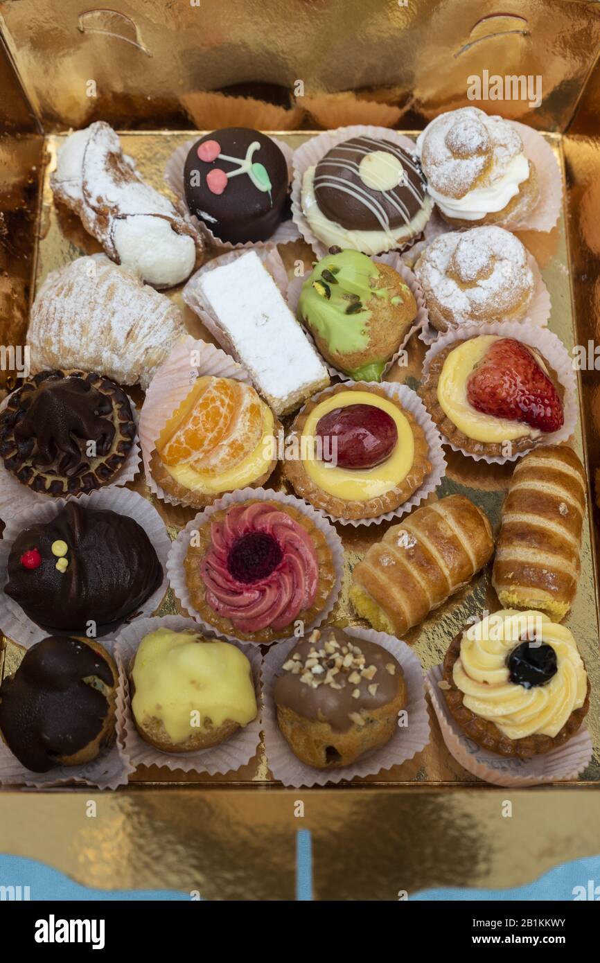 Pastries sweets hi-res stock photography and images - Alamy