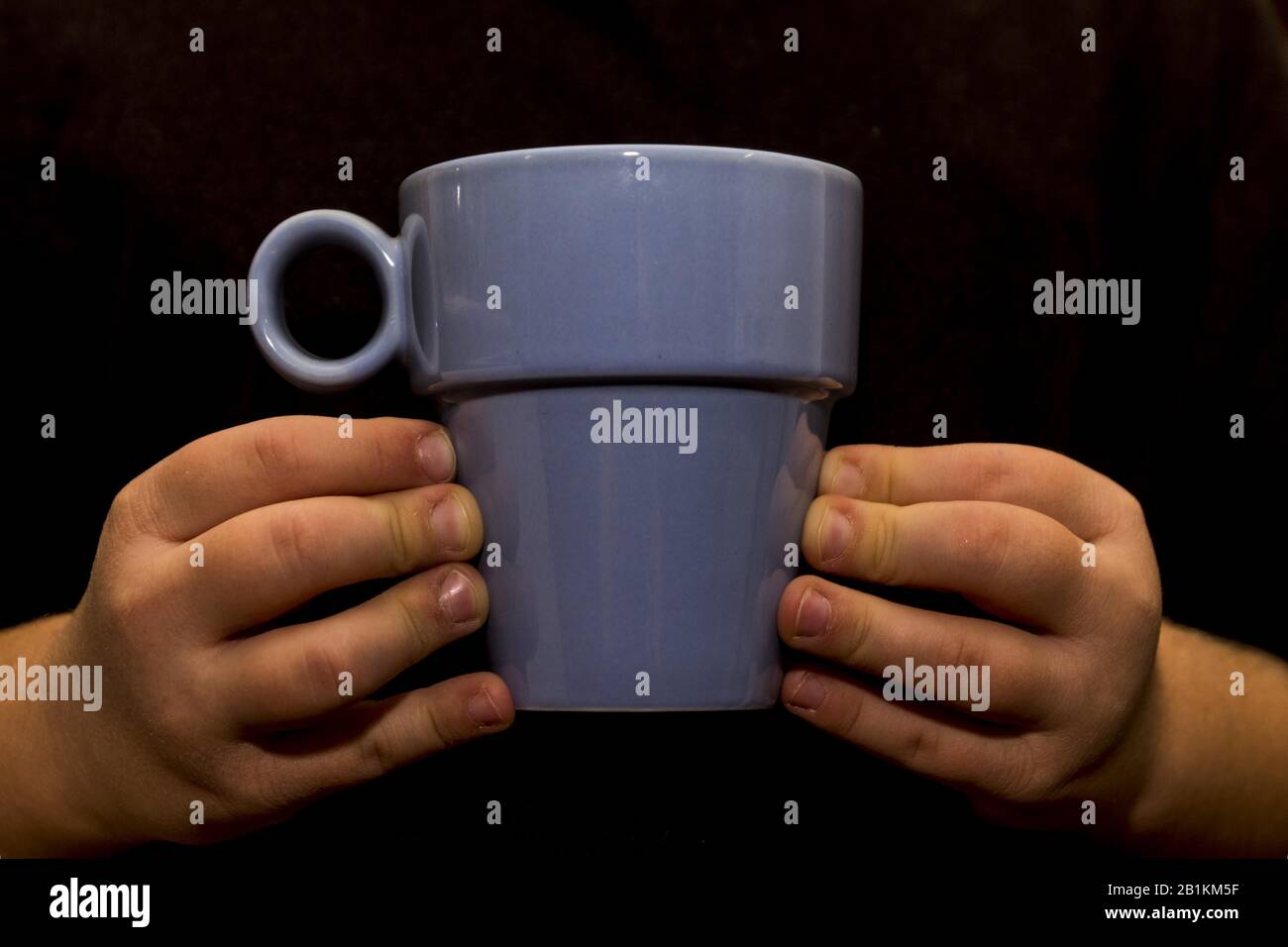 Female hands blue cup hi-res stock photography and images - Alamy