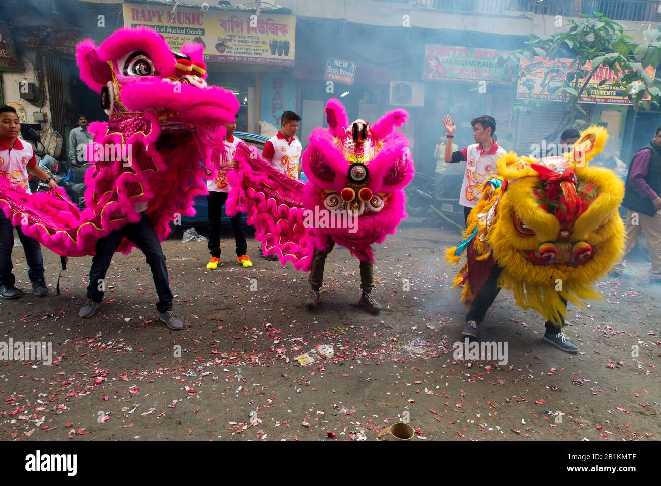 Dragon dance hi-res stock photography and images - Alamy